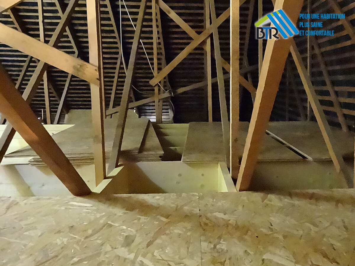 Photos d'un chantier d'isolation thermique de combles - BTR